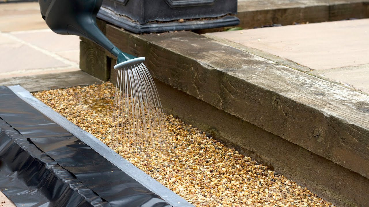 Comment appliquer de la résine époxy sur un sol extérieur en gravier